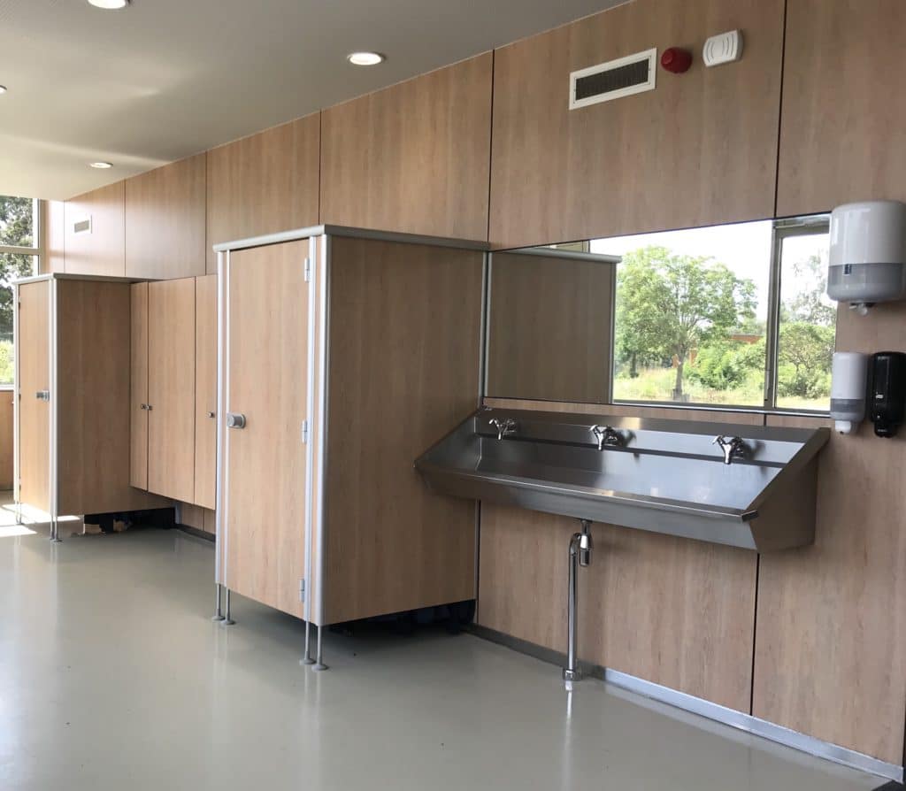 Trespa sanitairwand - Lockers and More | Sanitaire Cabines